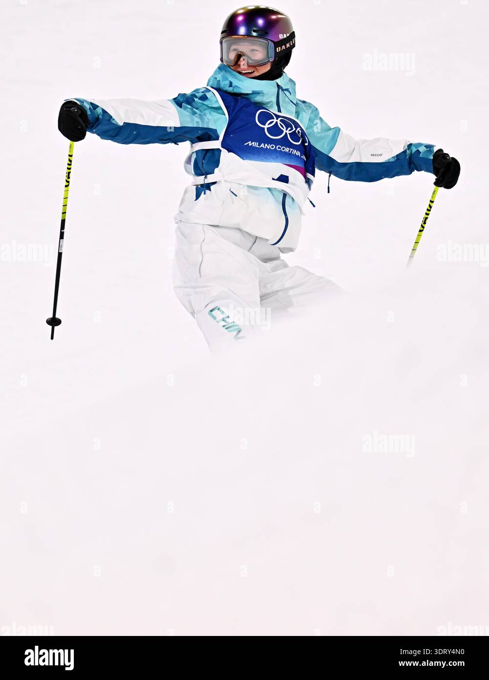 (260219) -- LIVIGNO, Feb. 19, 2026 (Xinhua) -- Li Fanghui of China ...