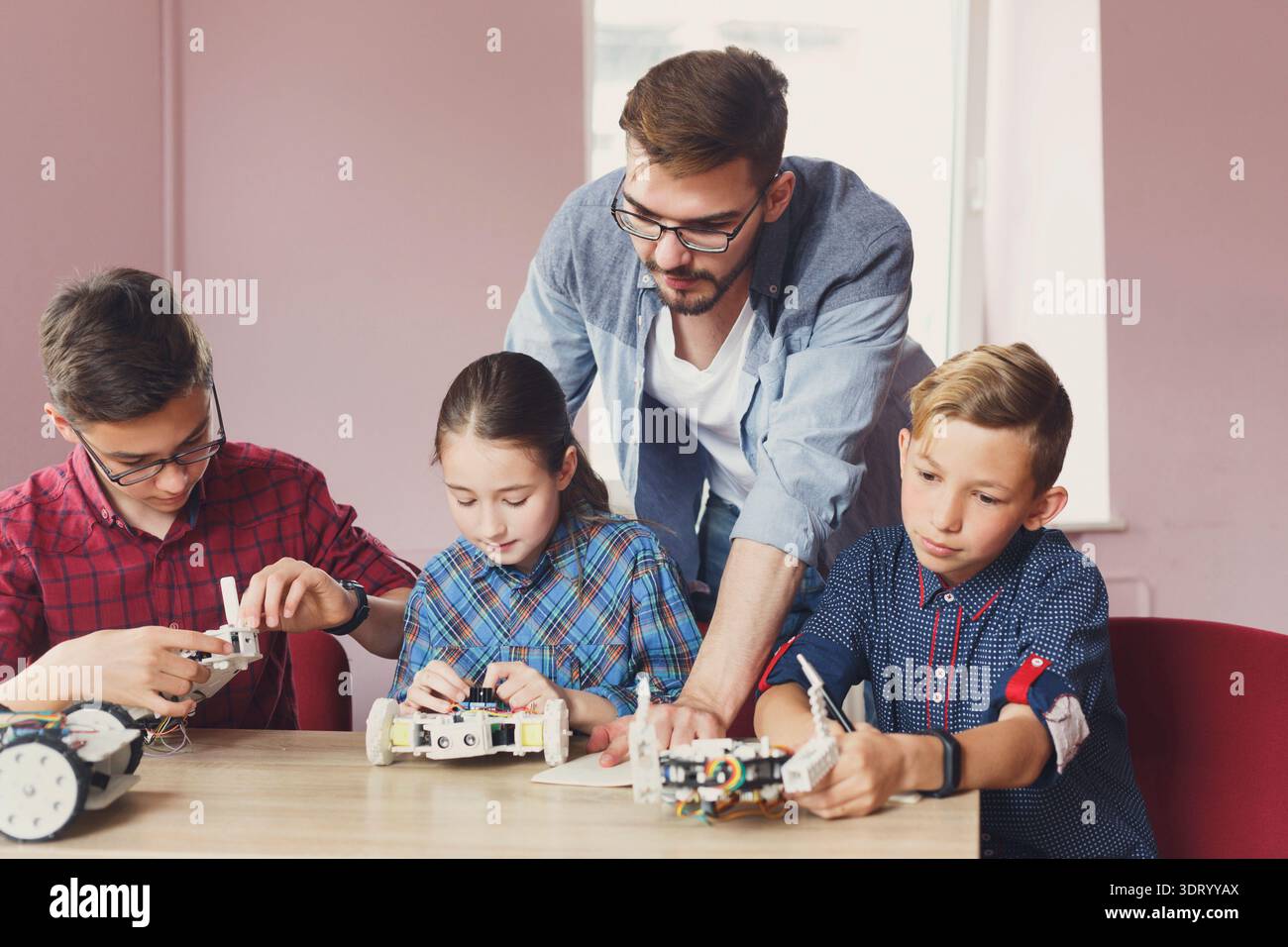 Students learn robotics skills hi-res stock photography and images - Alamy