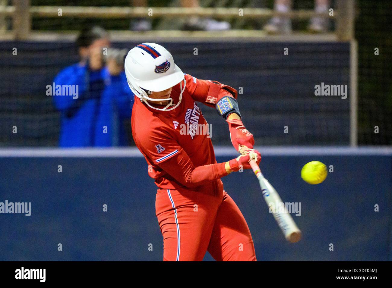 Florida Atlantic infielder Madison Inscoe (5) bats during an NCAA ...