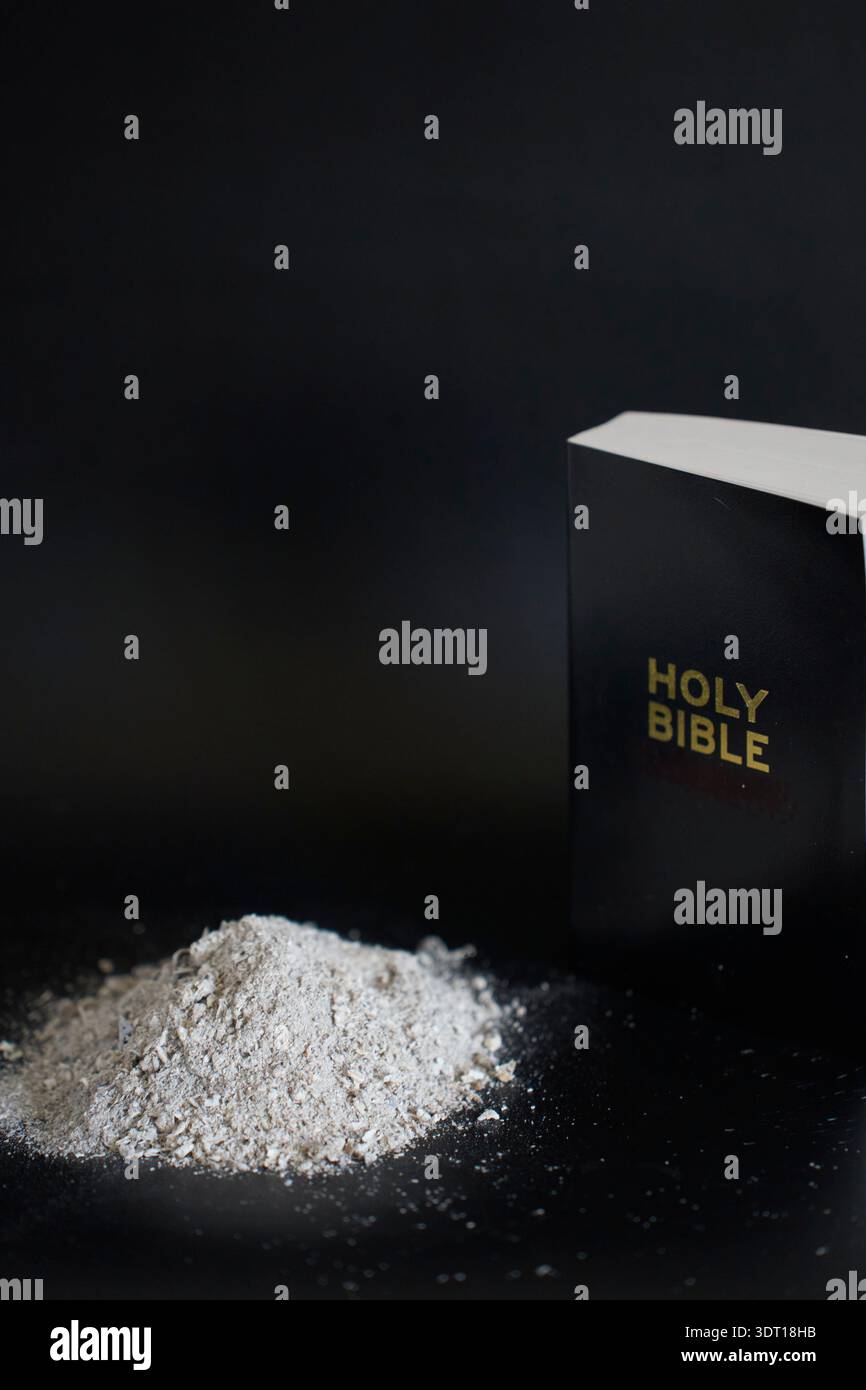 Funeral holy bible ashes hi-res stock photography and images - Alamy