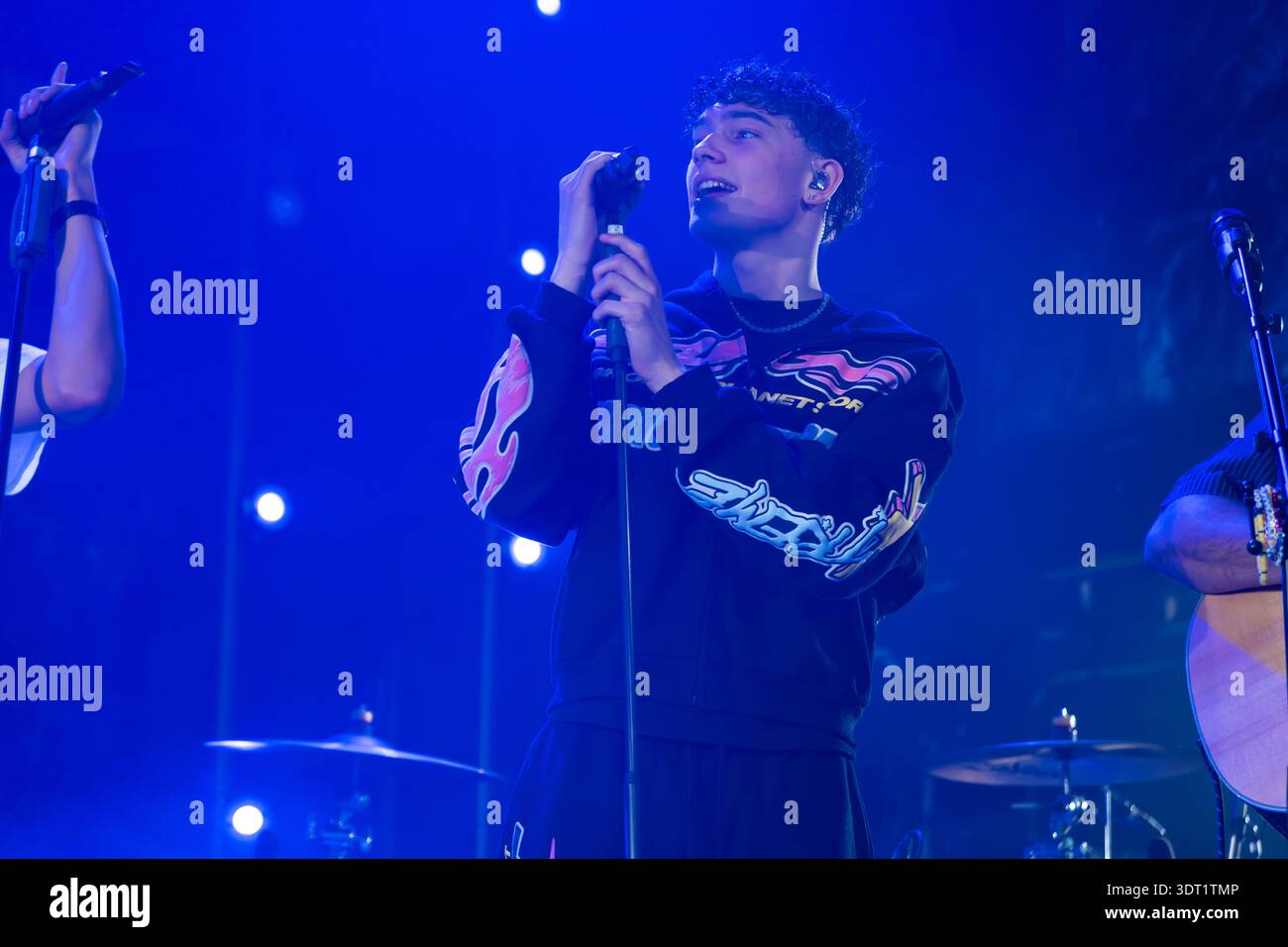 Nicolas Alves and Josh Olliver of December 10 perform during their ...