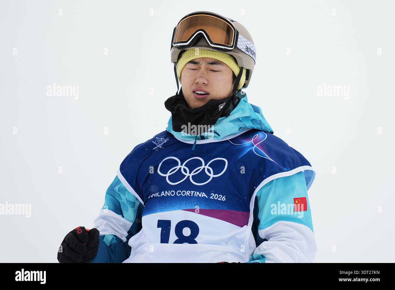 China's Sheng Haipeng reacts during the men's freestyle skiing halfpipe ...