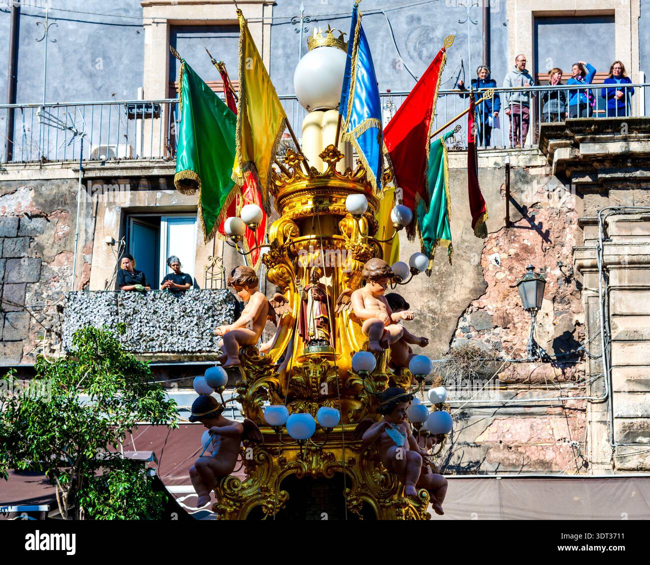 Putti watching hi-res stock photography and images - Alamy