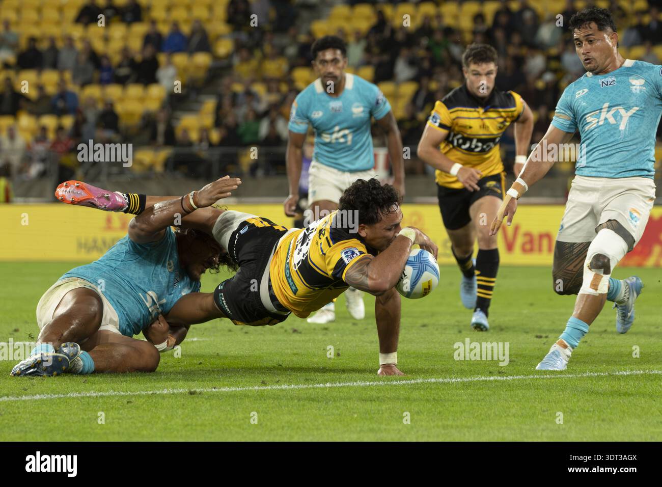 Wellington centre Billy Proctorbreaks the last tackle to score the last ...