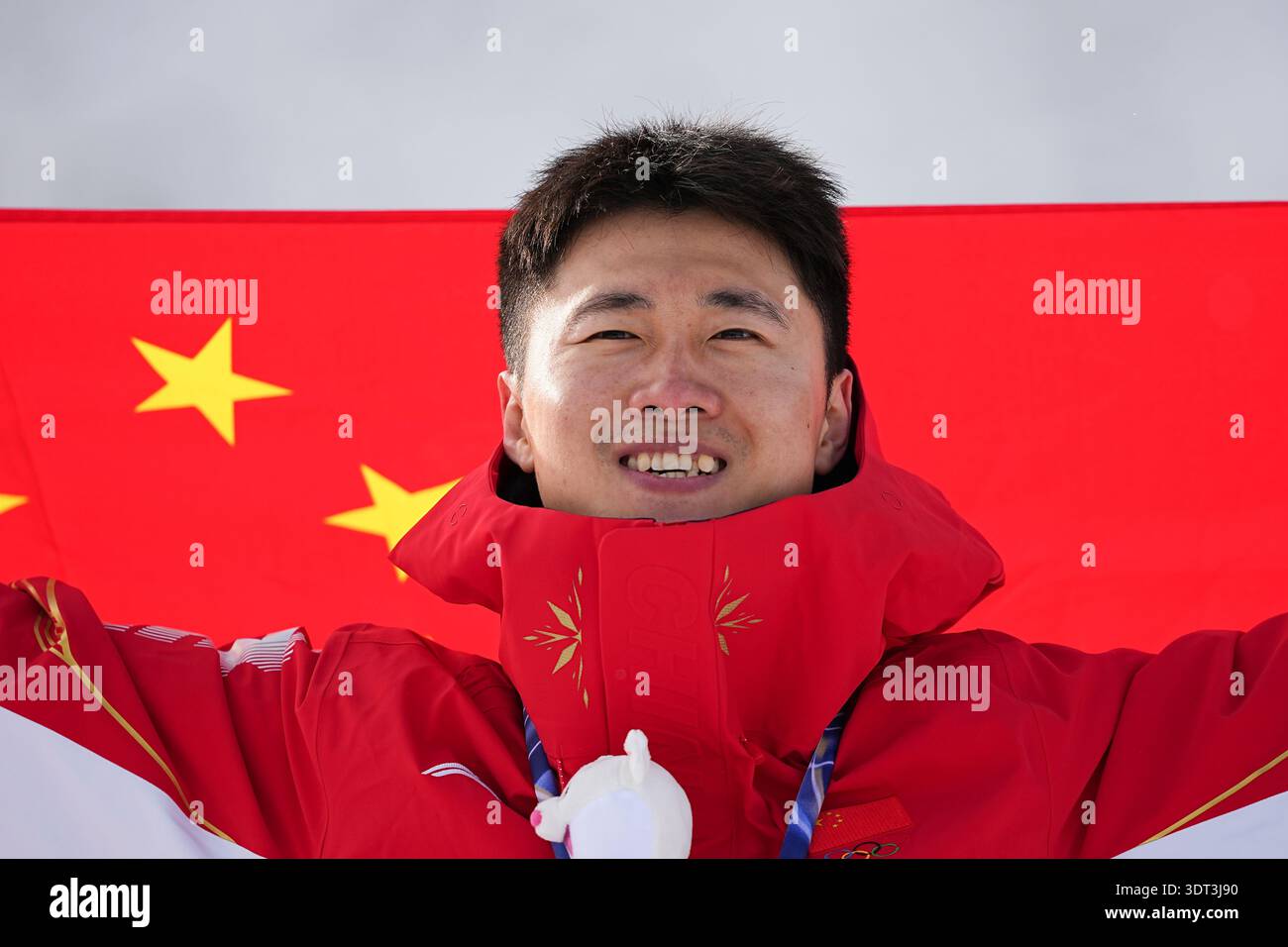(260220) -- LIVIGNO, Feb. 20, 2026 (Xinhua) -- Gold medalist Wang Xindi ...