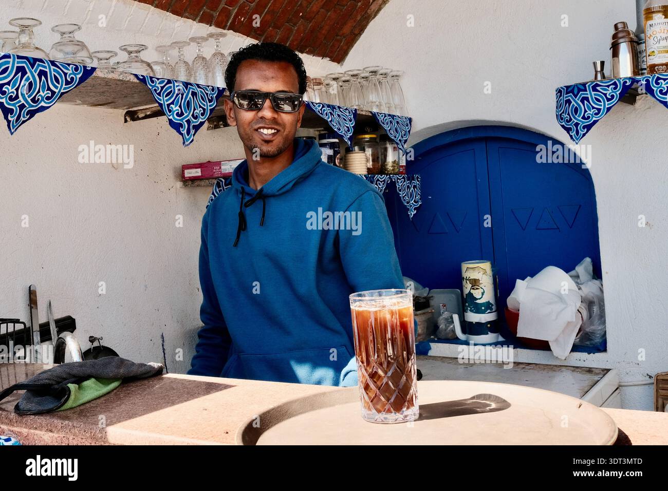 (260220) -- ASWAN, Feb. 20, 2026 (Xinhua) -- A man serves coffee at a ...