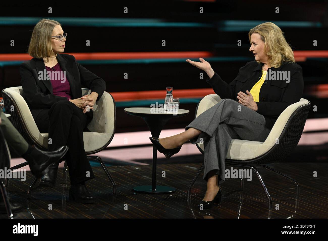 Anne Brorhilker li. mit Eva Quadbeck 02/26 her Anne Brorhilker li. und ...