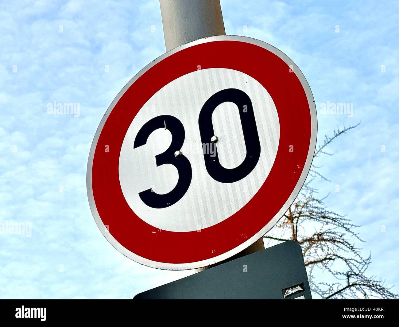 Verkehrsschild 30 km/h 30er Zone Tempolimit *** Traffic sign 30 km h 30 ...