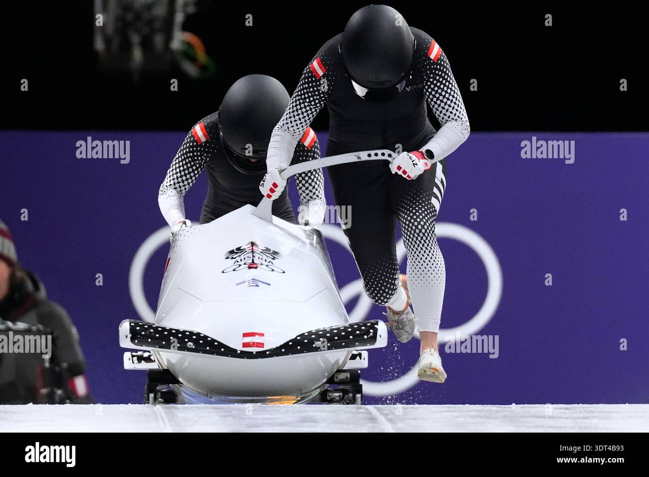 Austria's Katrin Beierl and Christania Simone Williams start for a two ...