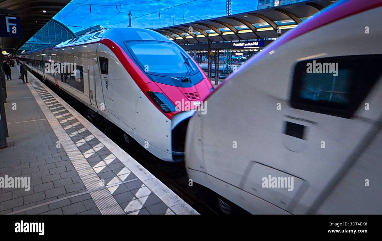 Eisenbahnverkehr, Frankfurt am Main HBF. ECE, EuroCity-Express Zug ...