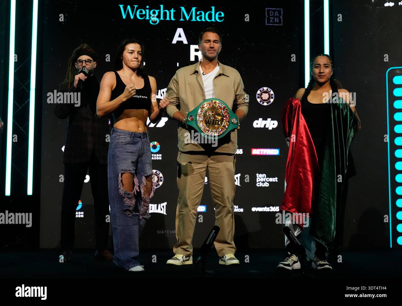 Sandy Ryan and Karla Ramos Zamora face off during a weigh-in at the ...