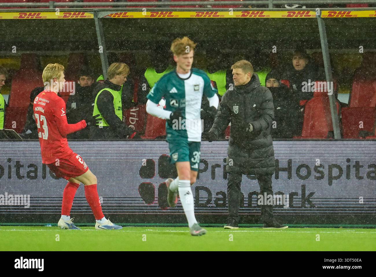 Superligakampen mellem FC Nordsjaelland og Vejle Boldklub paa Right To ...