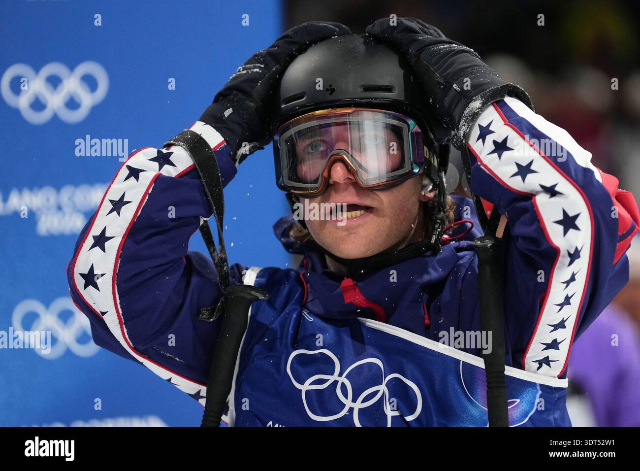 United States' Hunter Hess reacts after crashing during the men's ...