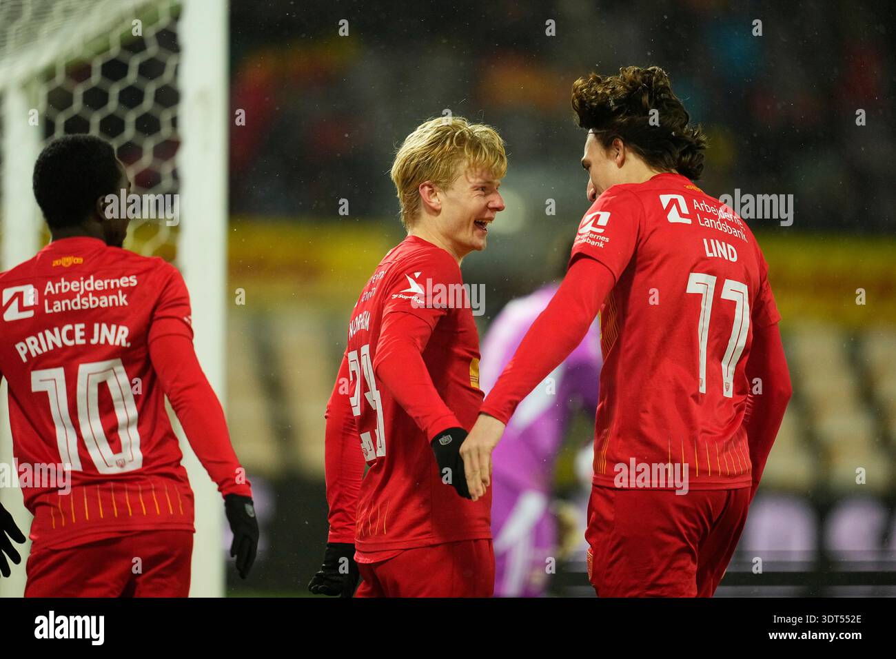 Superligakampen mellem FC Nordsjaelland og Vejle Boldklub paa Right To ...