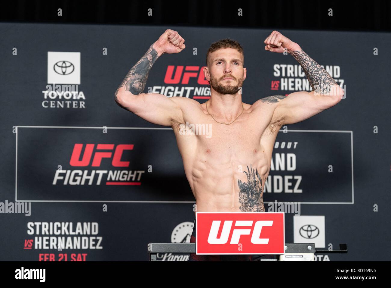 Fighter Zachary Reese steps on the scale for the official weigh-in at ...