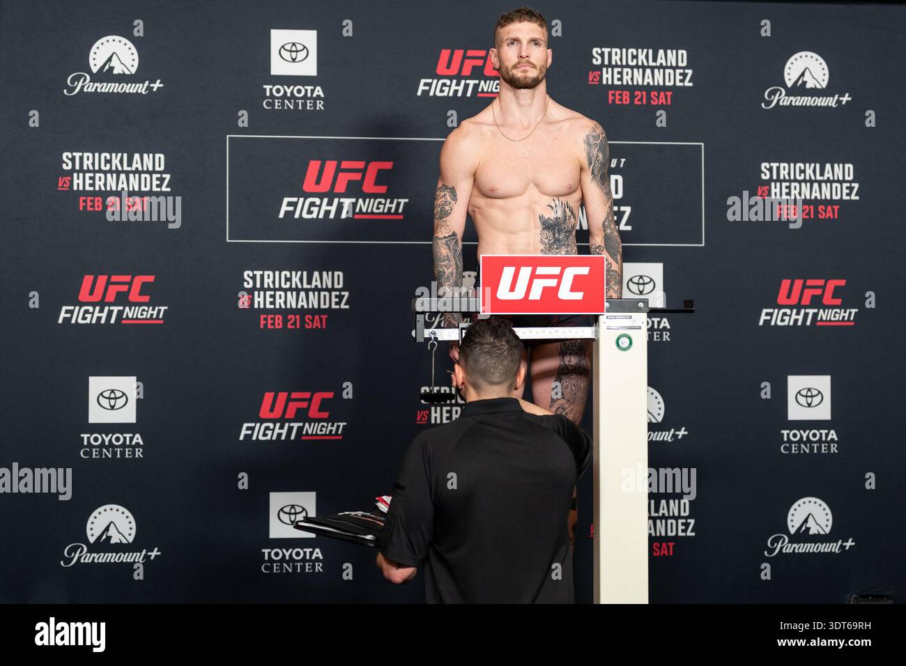Fighter Zachary Reese steps on the scale for the official weigh-in at ...