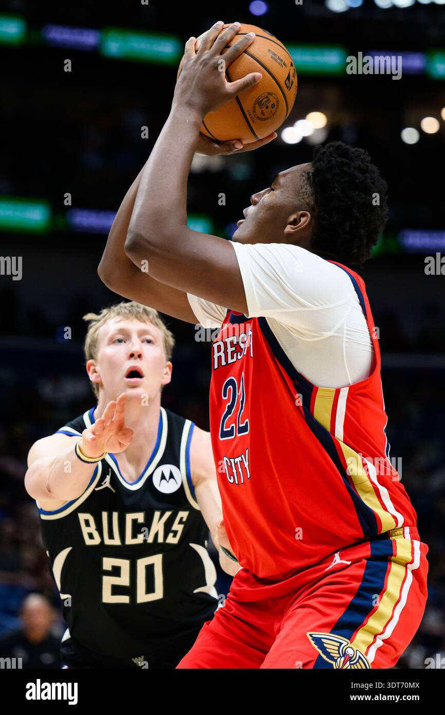New Orleans Pelicans center Derik Queen (22) shooting the ball in the ...