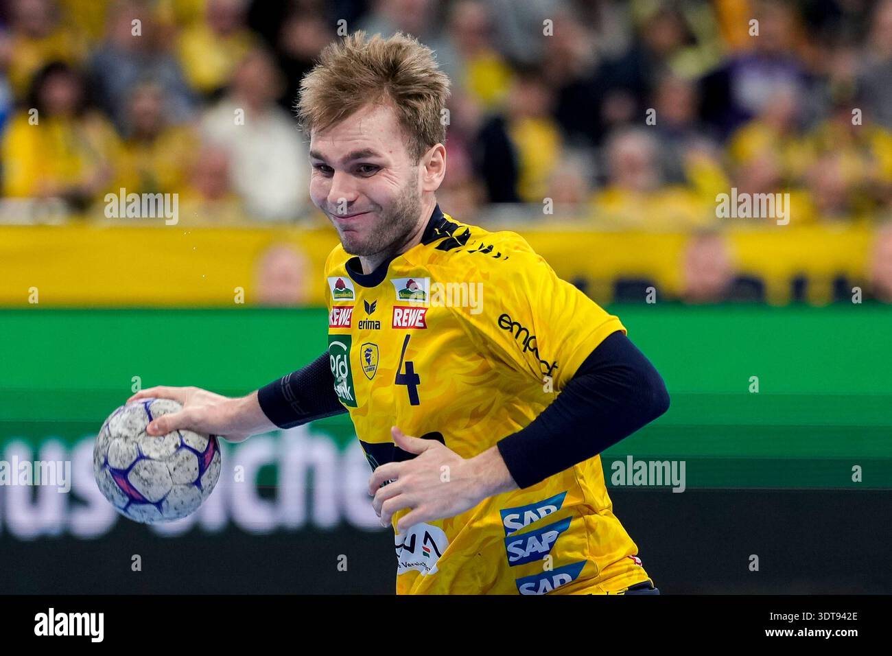Mathias Larson (RNL, 4), with the ball, single image, individual photo ...