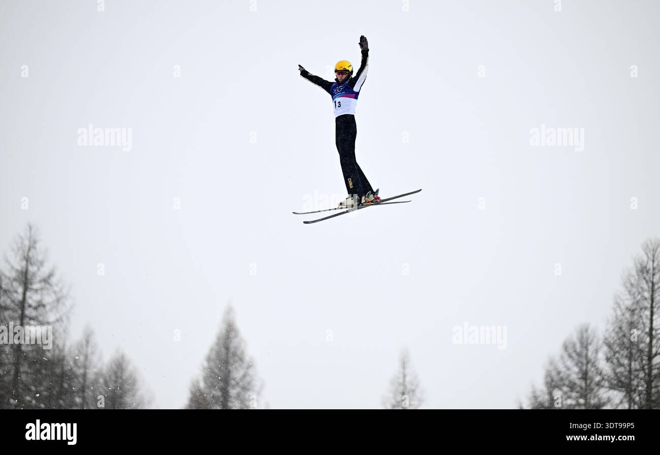 (260221) -- LIVIGNO, Feb. 21, 2026 (Xinhua) -- Li Tianma of China ...