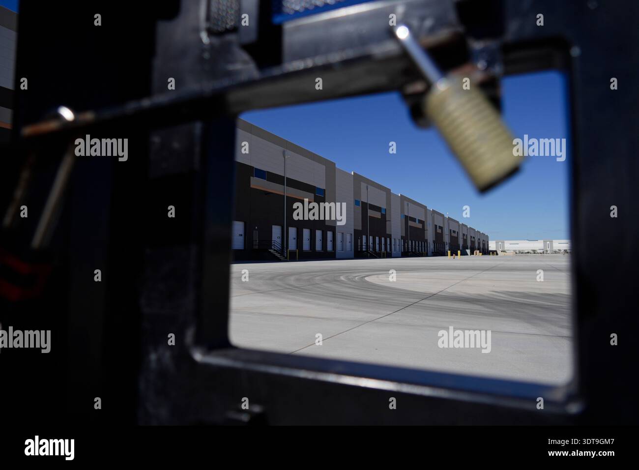 A warehouse purchased by U.S. Immigration and Customs Enforcement in ...