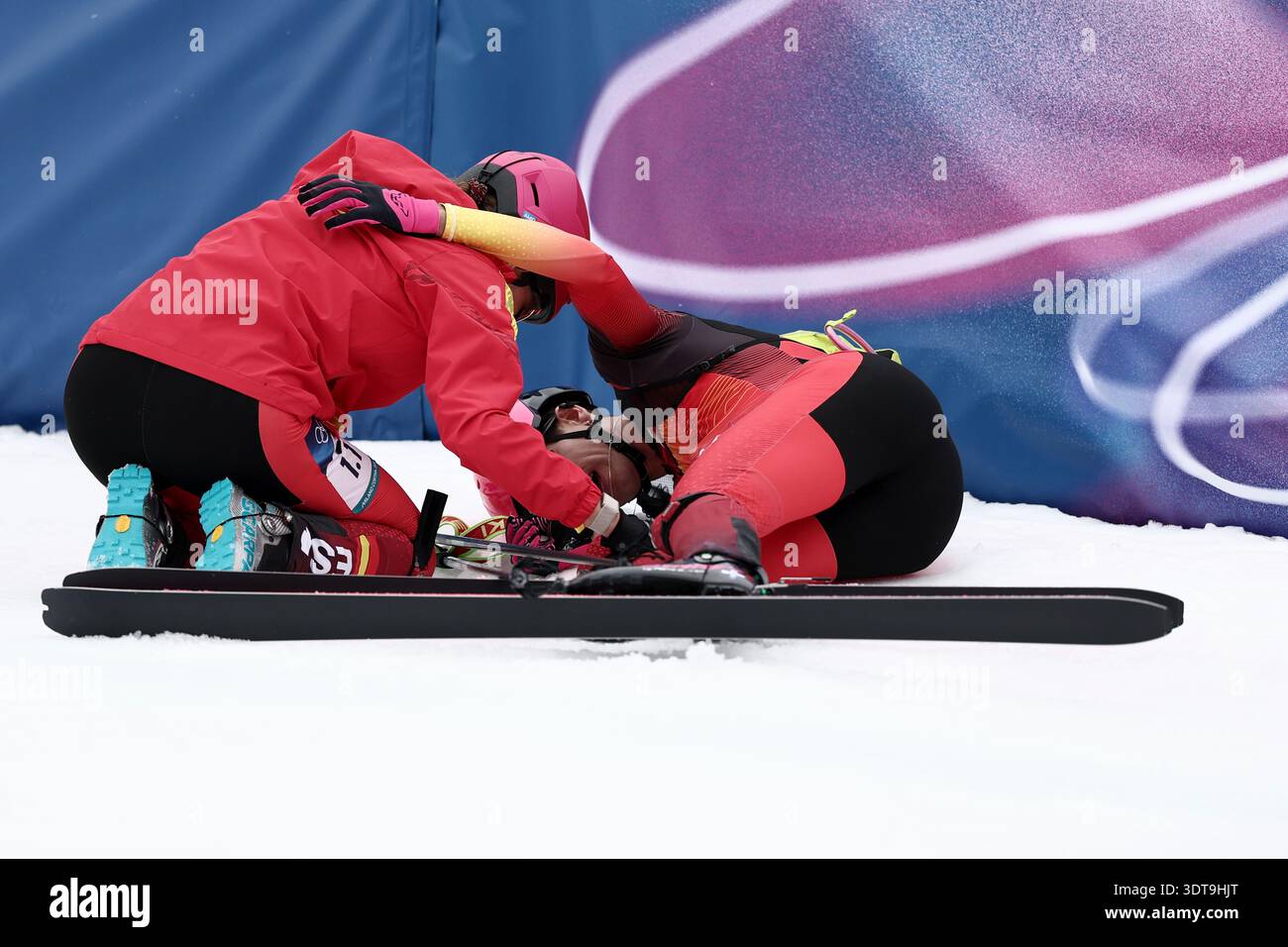 Spain's Ana Alonso Rodriguez, left, celebrates winning bronze with ...