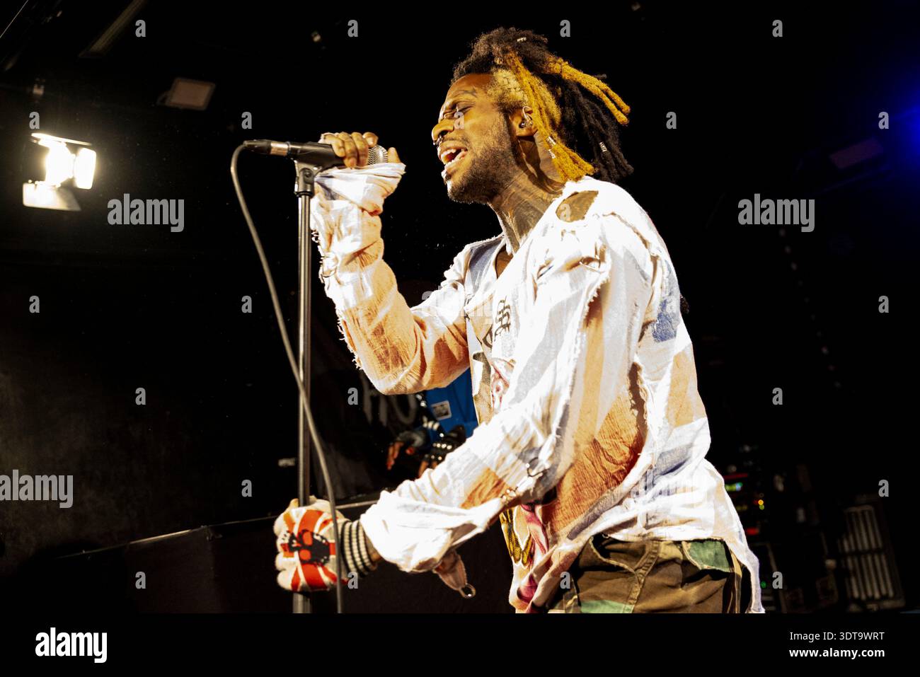 theOGM from Ho99o9 performs live in concert at Circolo Magnolia in ...