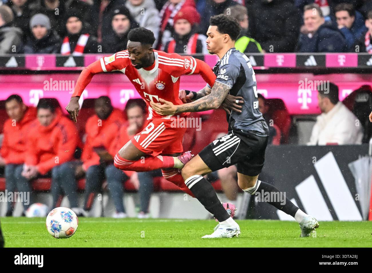 Munich's Alphonso Davies, left, and Frankfurt's Nnamdi Collins in ...