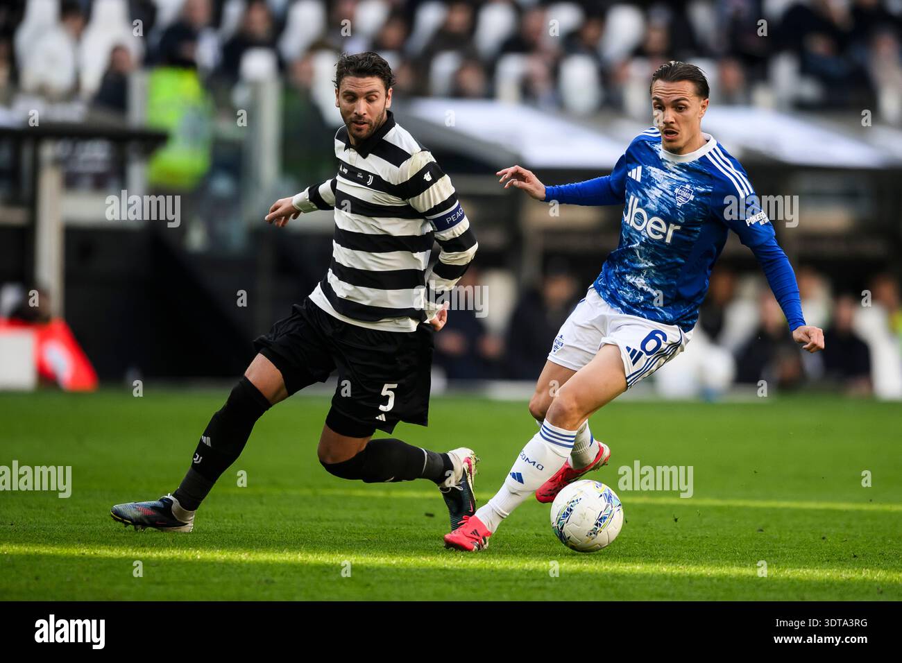 Maxence Caqueret of Como 1907 competes for the ball with Manuel ...