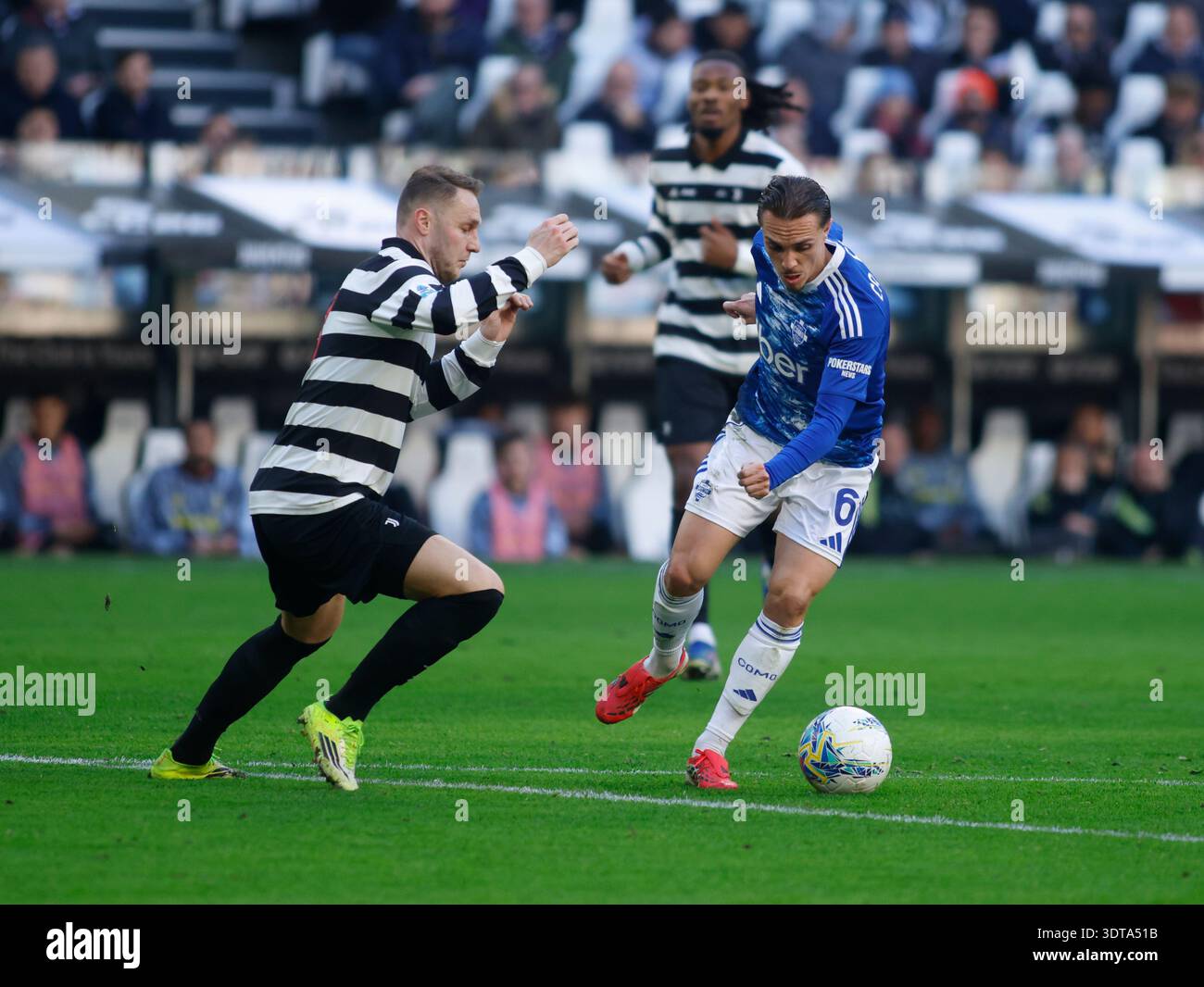Maxence Caqueret of Como 1907 and Teun Koopmeiners of Juventus FC ...