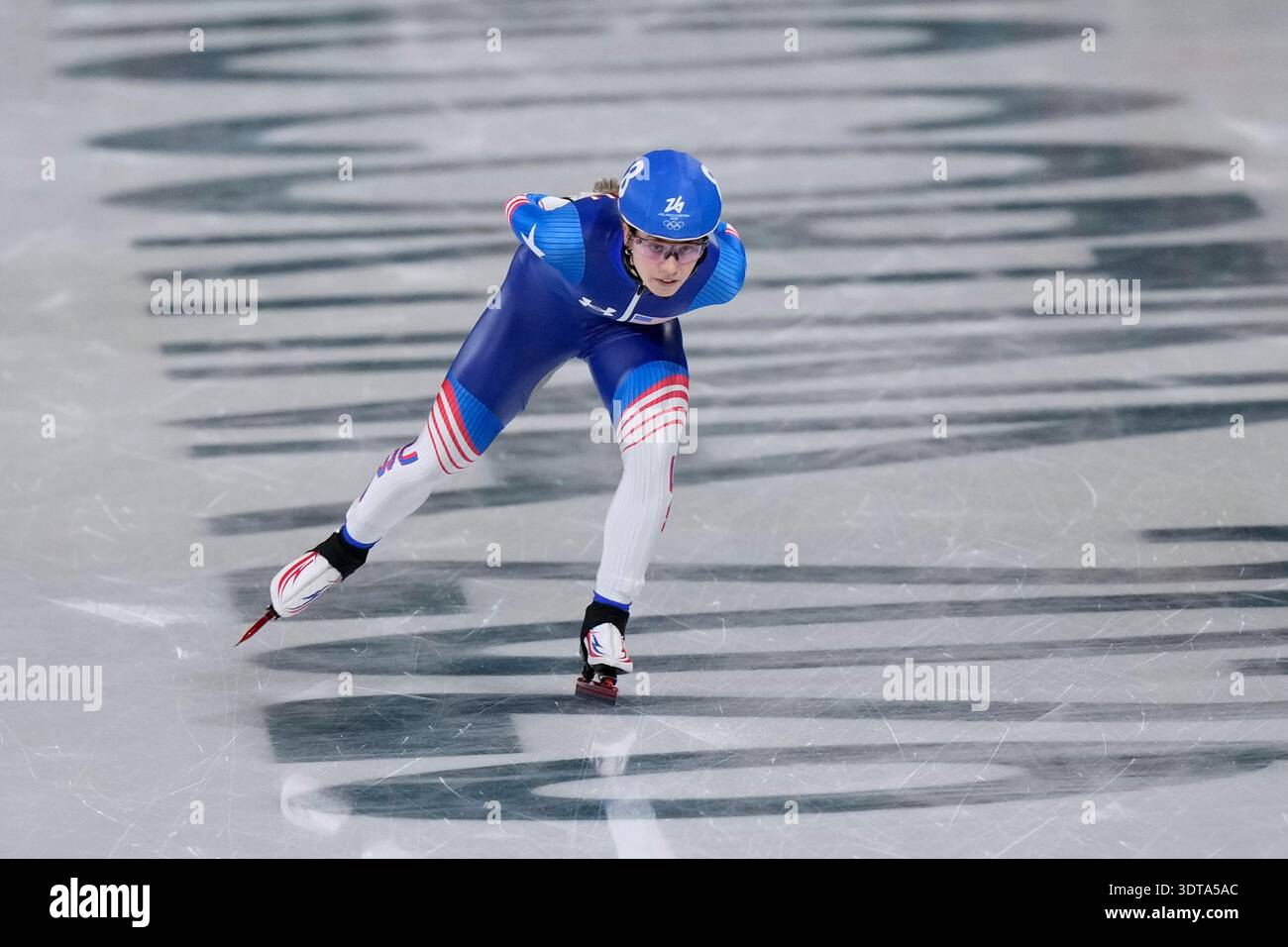 Greta Myers of the U.S. breaks away from the pack in the women's mass ...