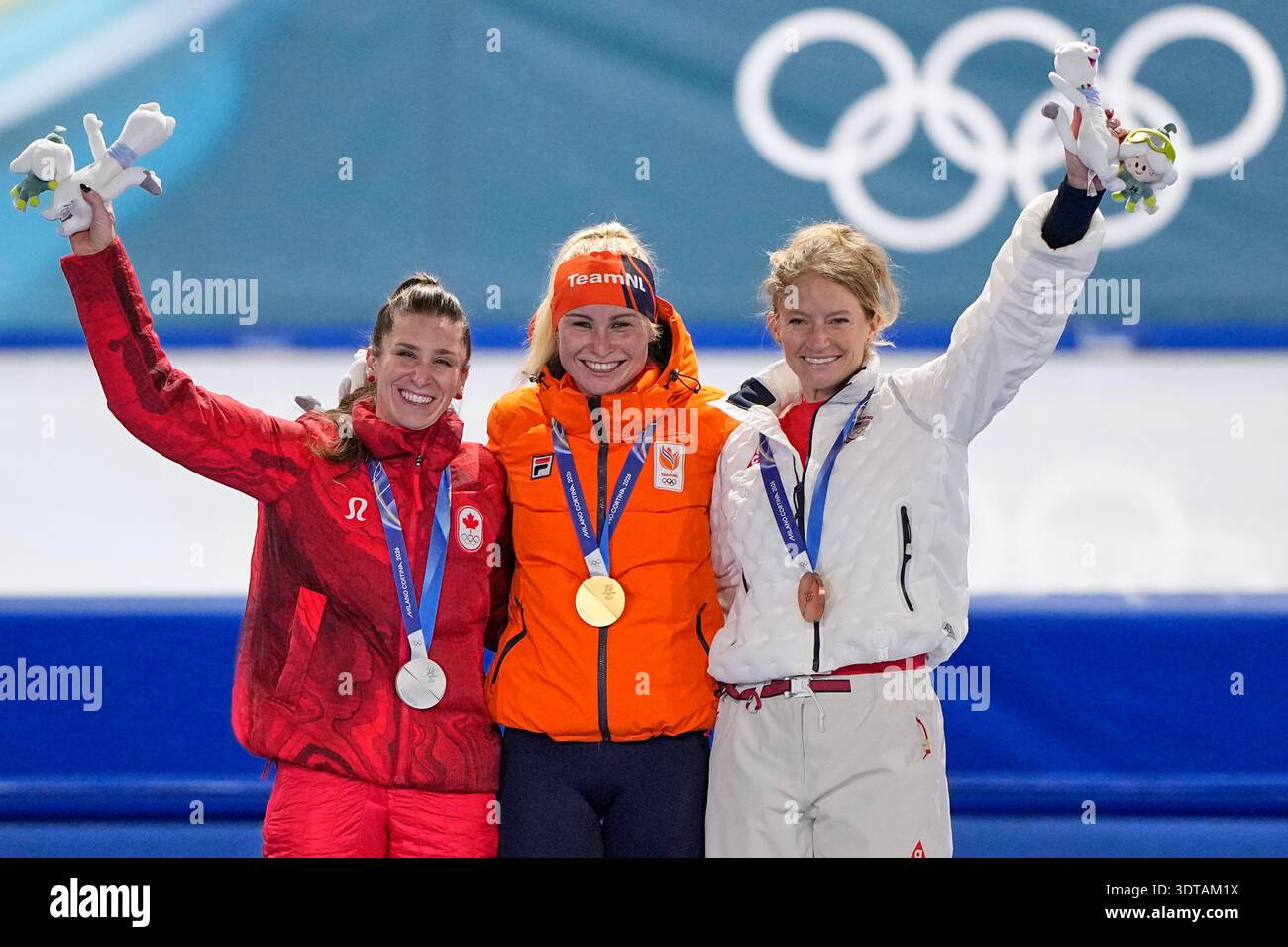 Marijke Groenewoud of the Netherlands, center and gold medal, Ivanie ...