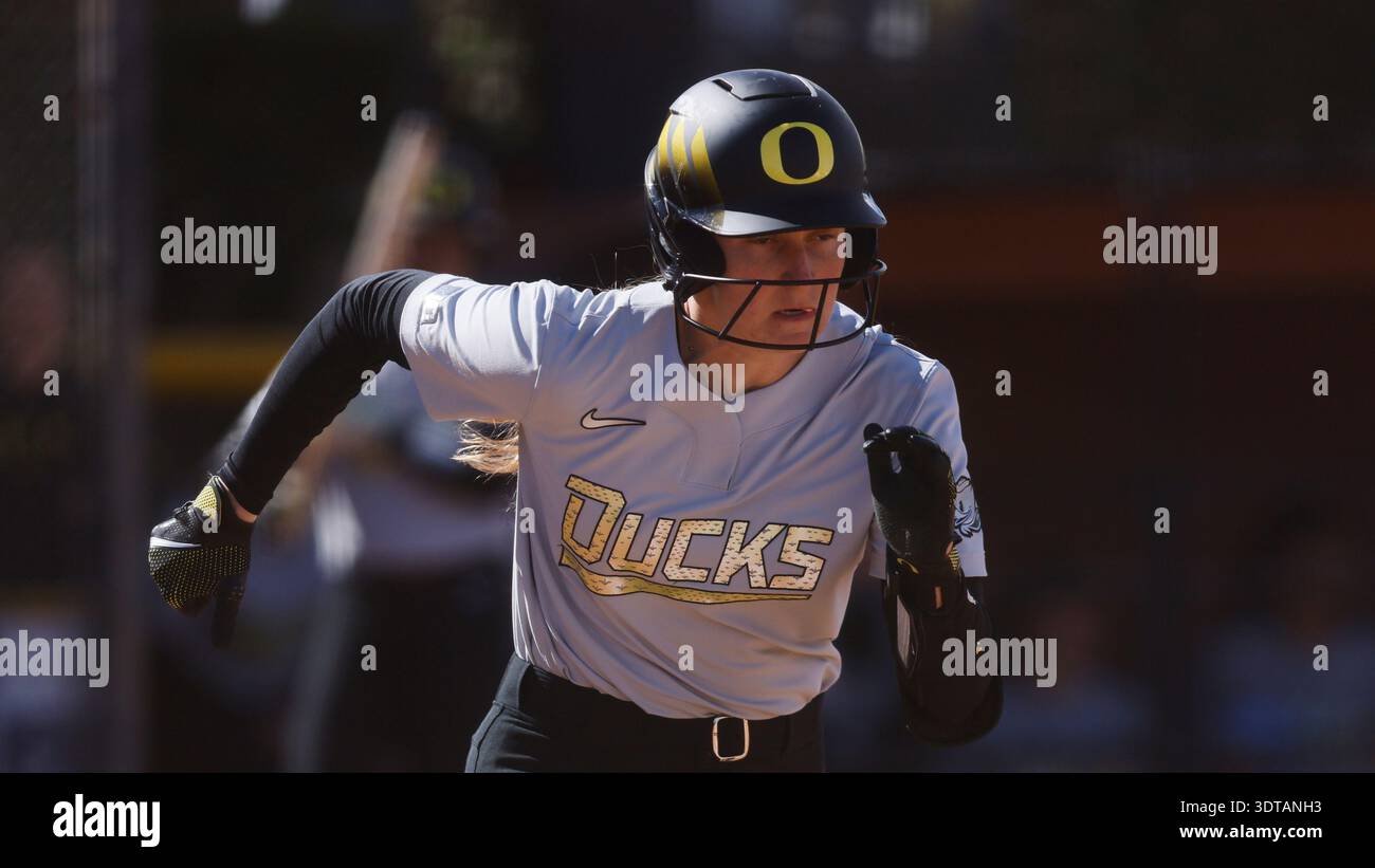 Oregon catcher Emma Cox (21) runs to first during an NCAA softball game ...