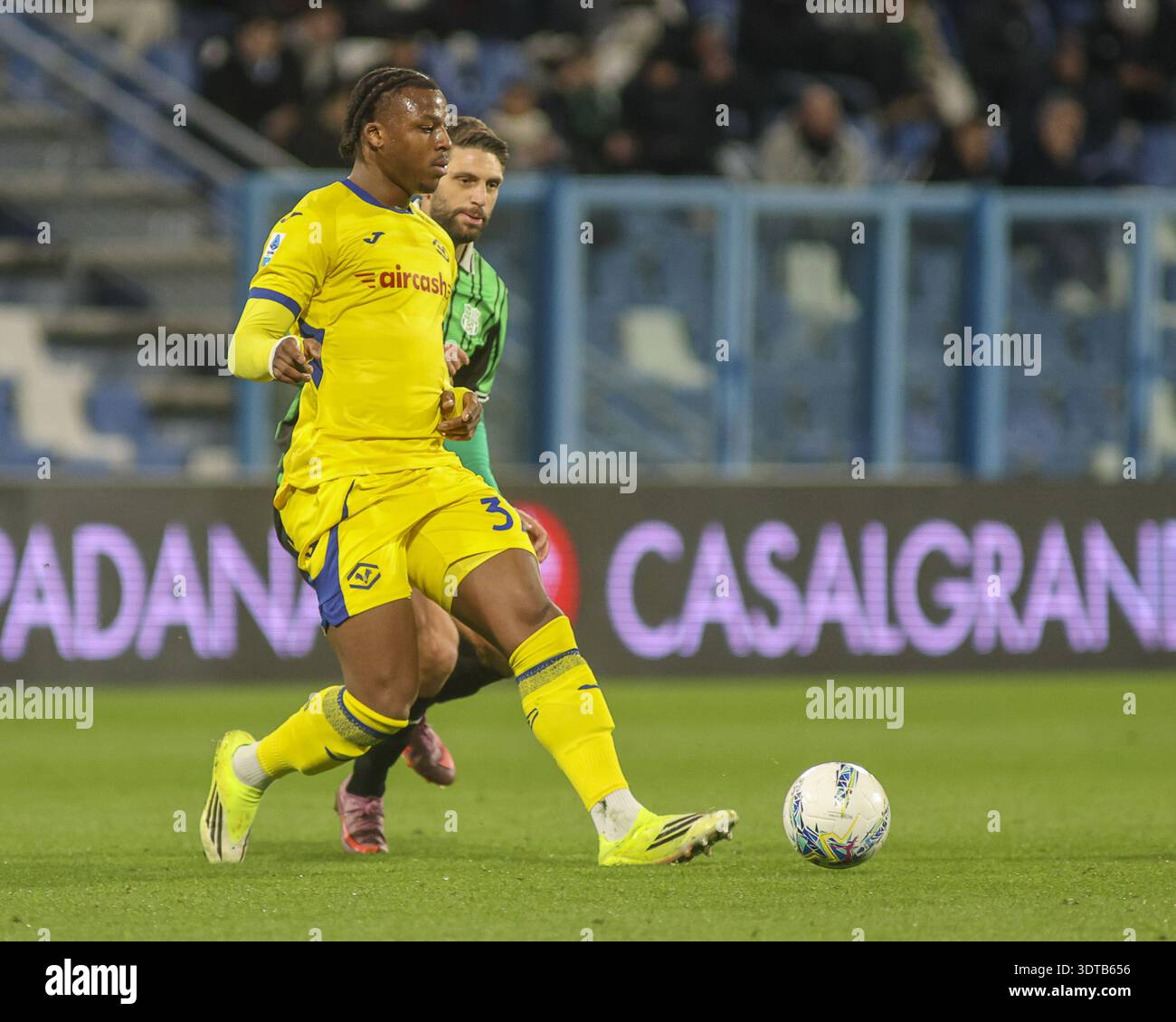 Armel Bella-Kotchap of Hellas Verona FC play the ball during US ...
