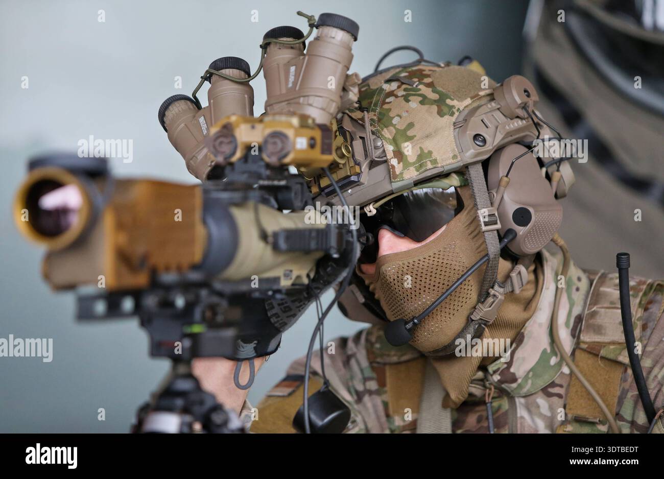 Ein Kommandosoldat des Kommando Spezialkräfte KSK. Ein Kommandosoldat ...