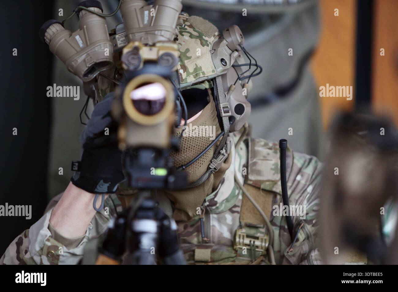 Ein Kommandosoldat des Kommando Spezialkräfte KSK. Ein Kommandosoldat ...