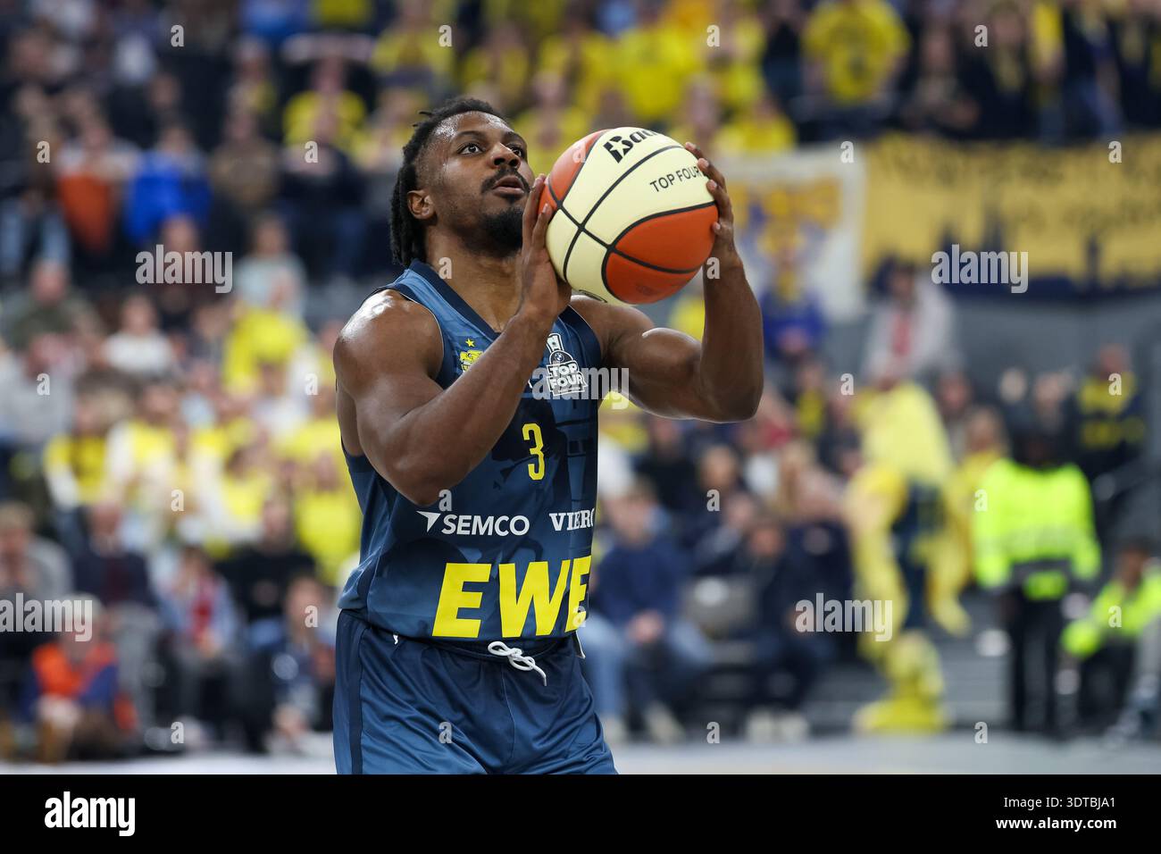 Christopher Clemons (EWE Baskets Oldenburg, #03), GER, Alba Berlin vs ...