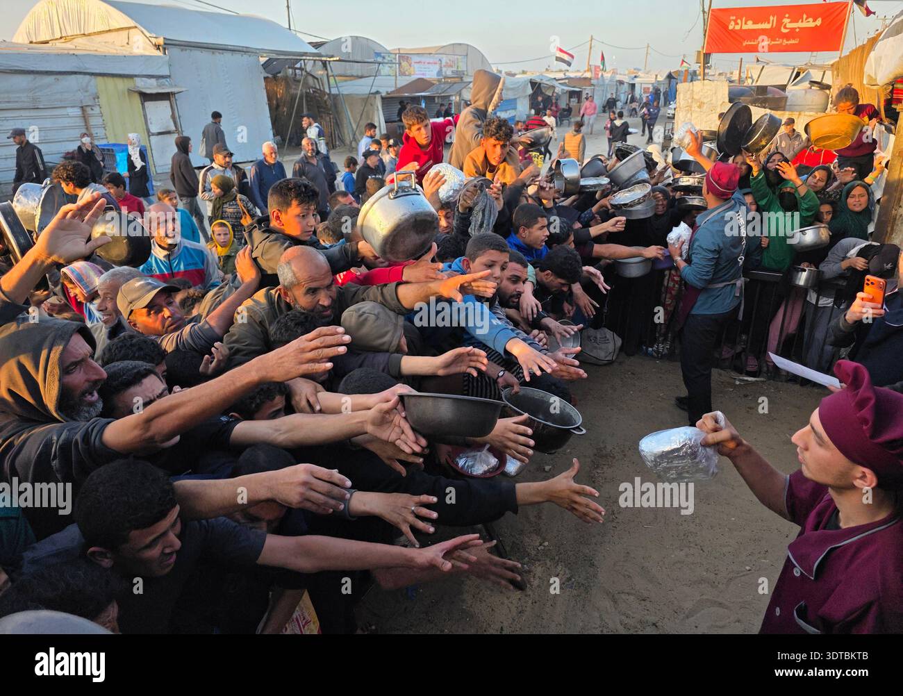 Displaced Palestinian struggle to receive donated food for iftar, the ...