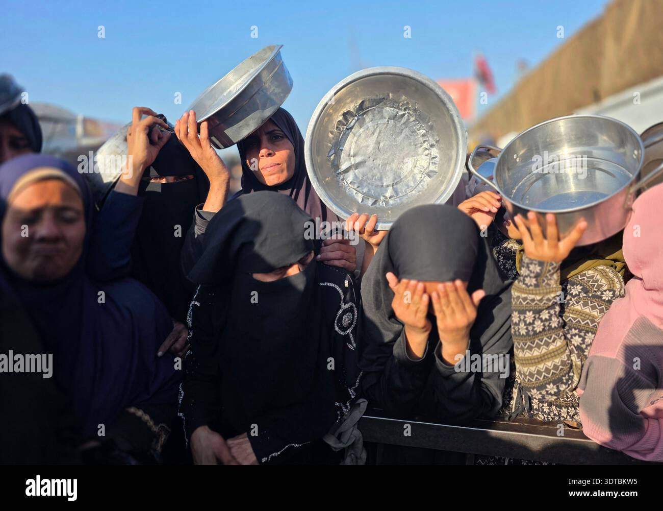 Displaced Palestinian struggle to receive donated food for iftar, the ...