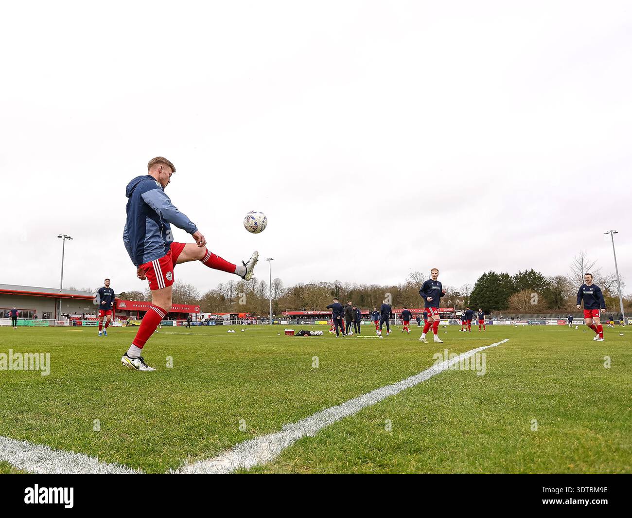 BRACKLEY, ENGLAND - FEBRUARY 21: Gareth Dean of Brackley Town warms up ...