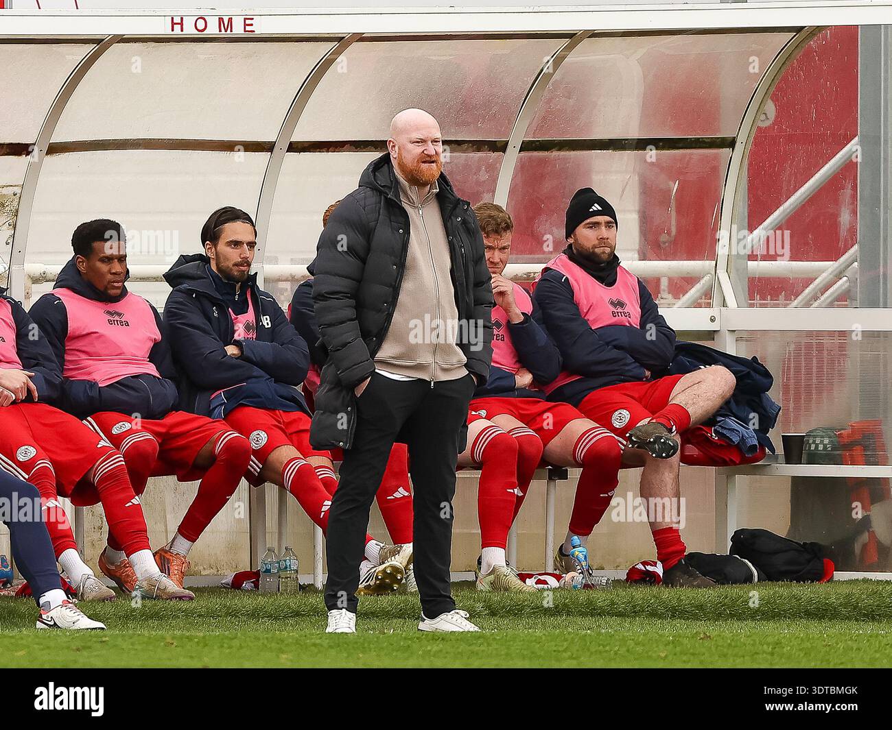 BRACKLEY, ENGLAND - FEBRUARY 21: Brackley Town manager Andy Whing ...