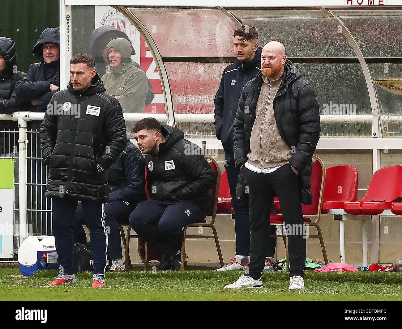 BRACKLEY, ENGLAND - FEBRUARY 21: Brackley Town manager Andy Whing ...