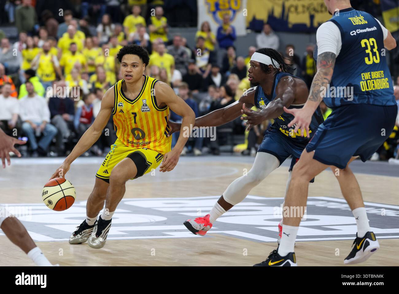 Jack Kayil (Alba Berlin, #07) with Brian Fobbs (EWE Baskets Oldenburg ...