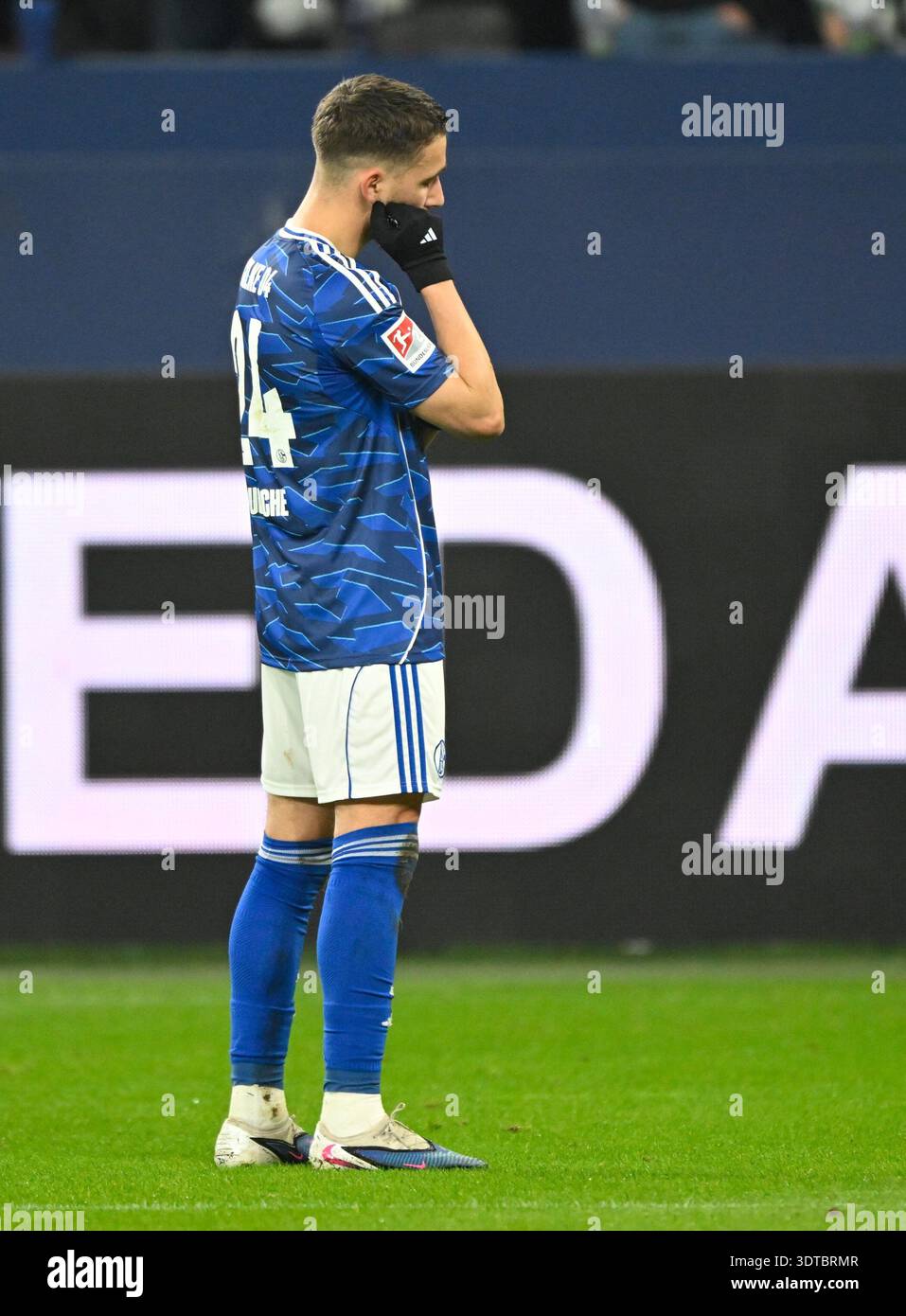 1:0 Goal, cheers, goal scorer Adil Aouchiche (Schalke) Gelsenkirchen ...