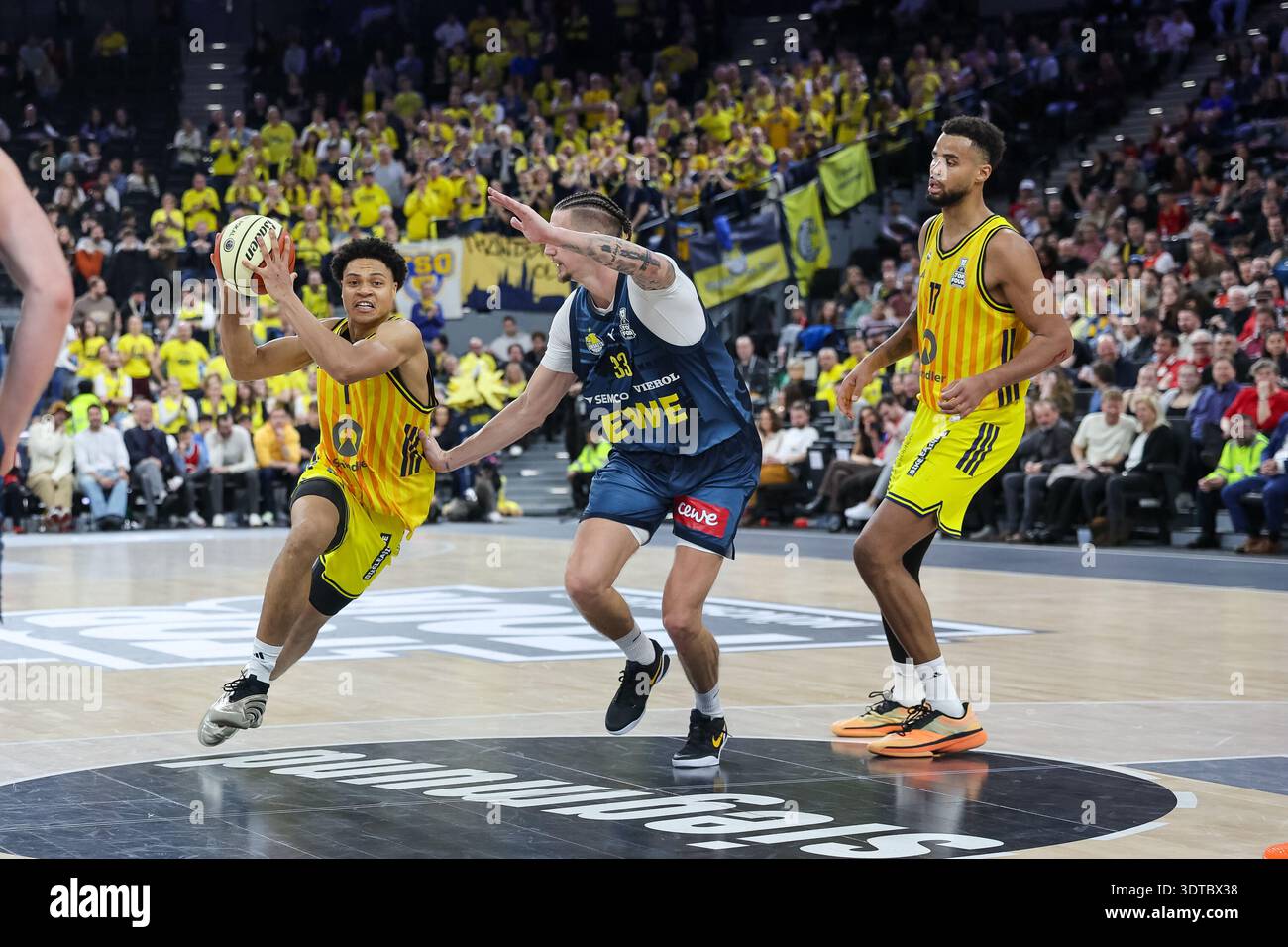 Jack Kayil (Alba Berlin, #07) with Tomislav Zubcic (EWE Baskets ...