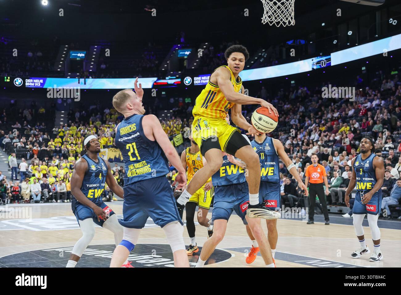 Jack Kayil (Alba Berlin, #07) with Seth Hinrichs (EWE Baskets Oldenburg ...