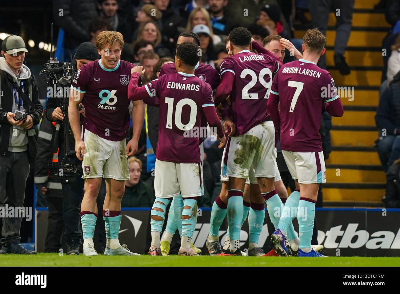 Zian Flemming of Burnley celebrating his goal to make it 1-1 during the ...