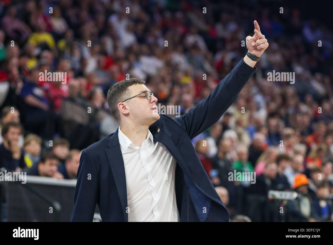 Lazar Spasic (EWE Baskets Oldenburg, Head Coach) gestures, GER, Alba ...