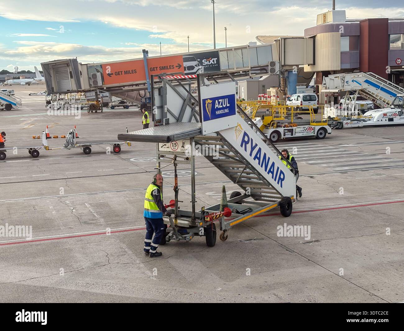 Azul handling hi-res stock photography and images - Alamy