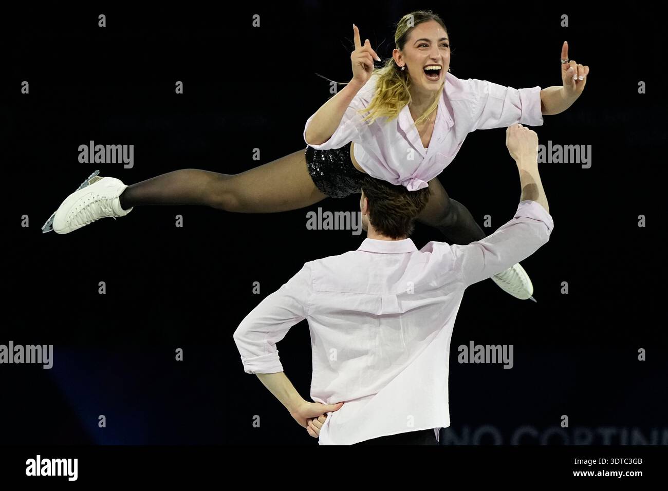 Sara Conti and Niccolo Macii of Italy perform during the figure skating ...