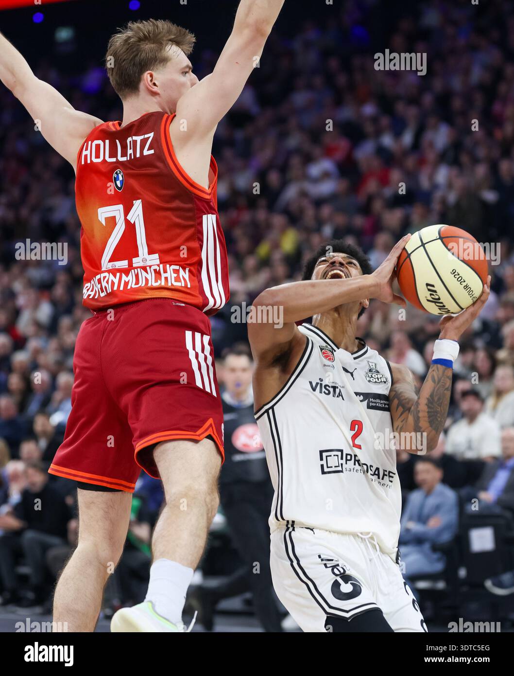 Ibrahim Watson (BMA365 Bamberg Baskets, #02) with Justuz Hollatz (FC ...